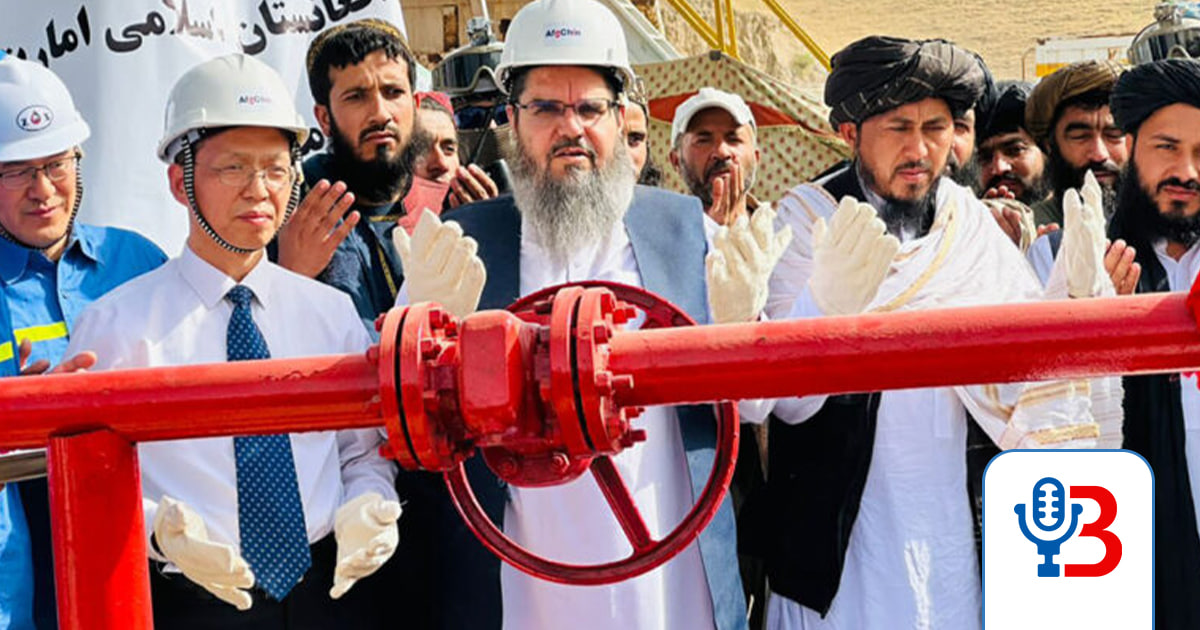 Extraction of oil from a new well in Qashqari mine, Sarpol province has ...